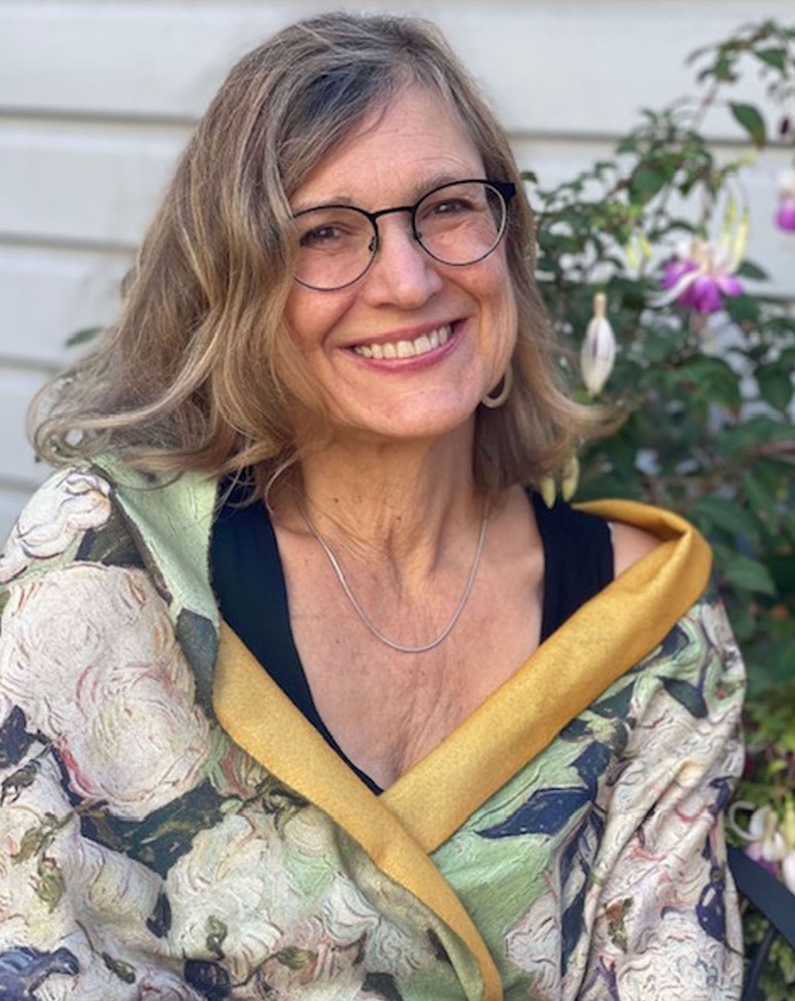 Lisa Snow Lady - Artist Trust